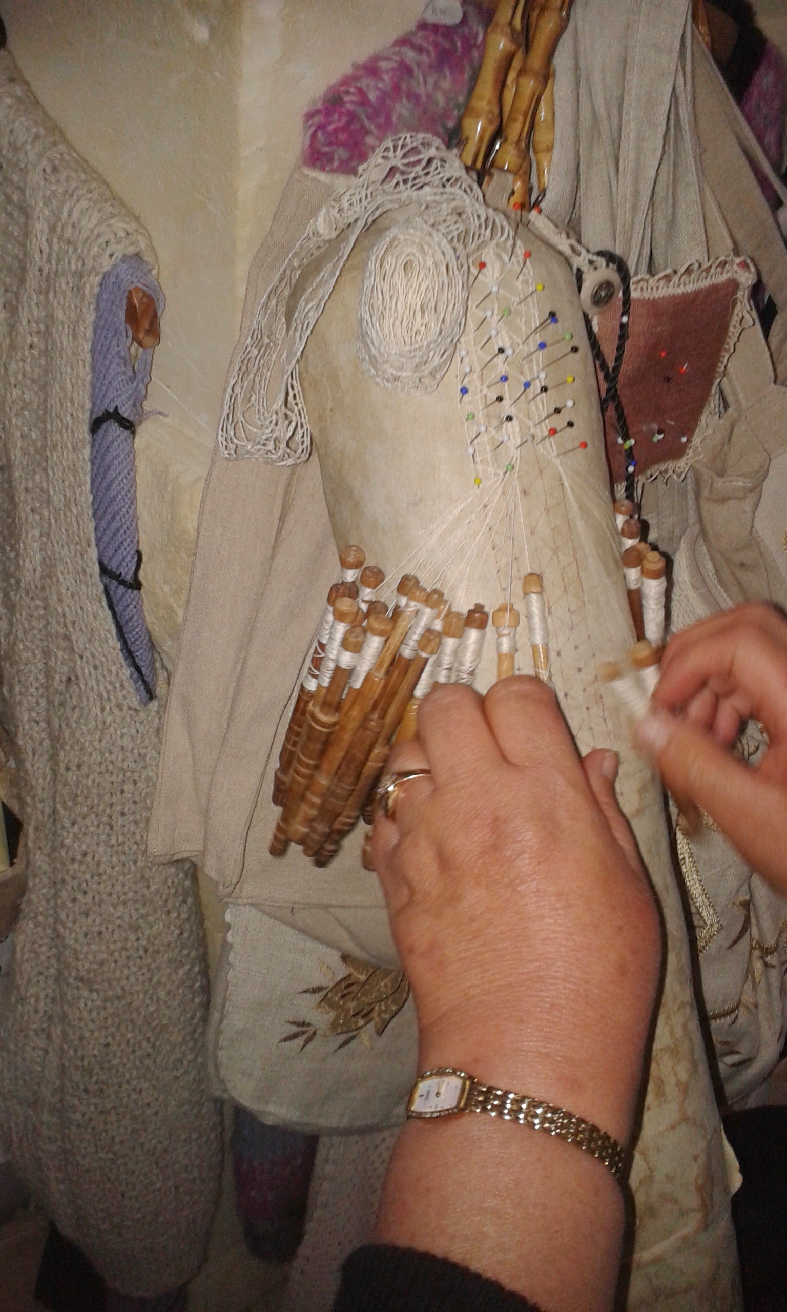 BOBBIN LACE MAKING ON GOZO – agoyvaerts