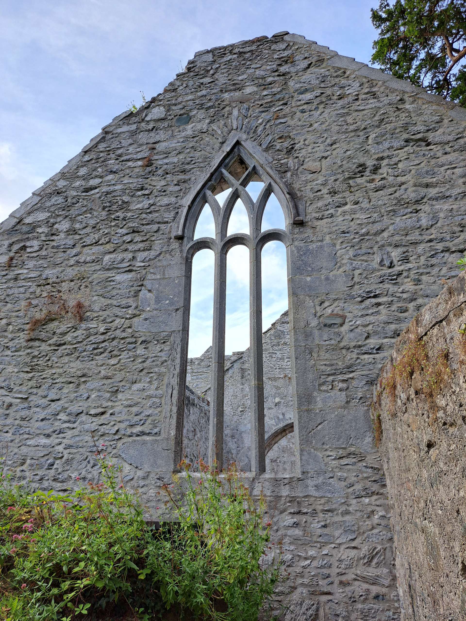 AN ANCIENT FRIaRY IN KILLARNEY – agoyvaerts